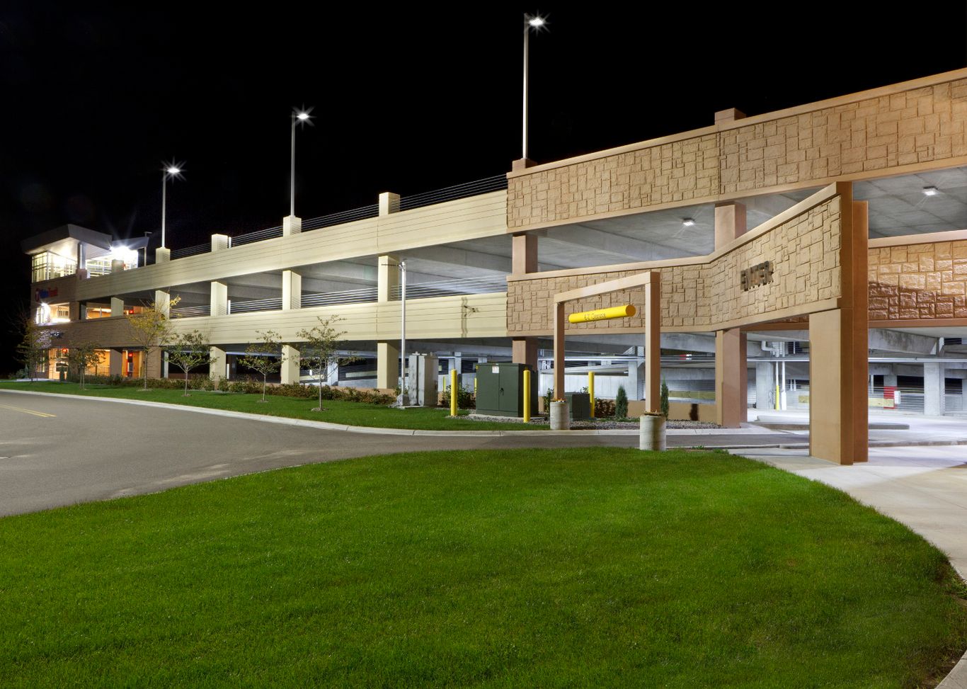 LED Airport Lighting & Transportation Lighting | Cree Lighting